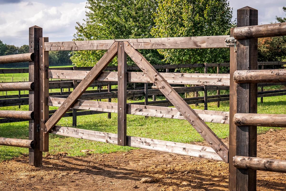 Cross Rail Fence Gates DIY Split Rail Driveway Gate Still A Lot Of